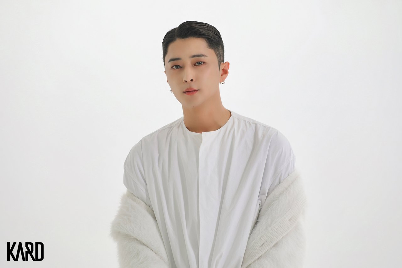 'Detox’ Visualizer Behind