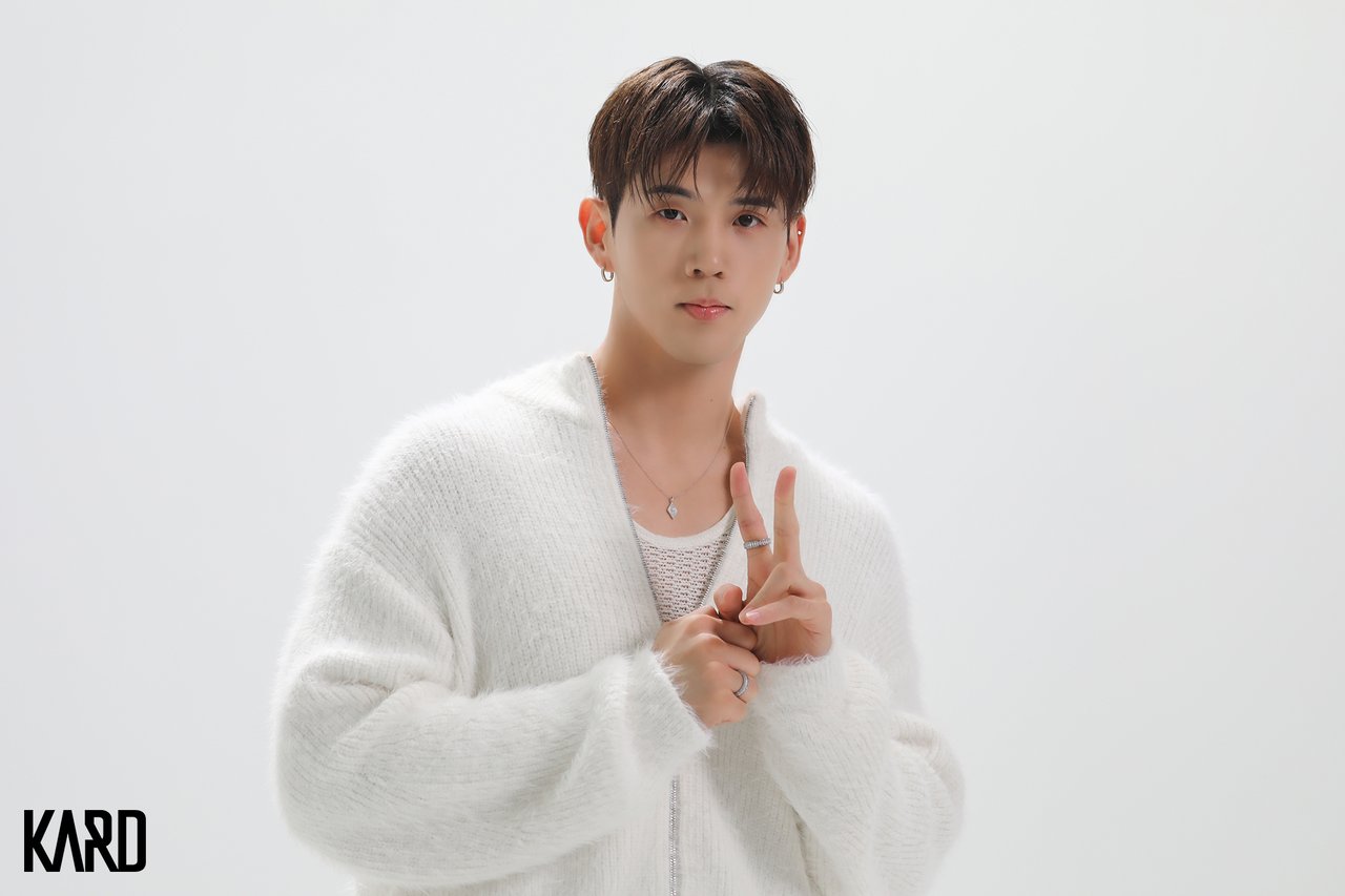 'Detox’ Visualizer Behind