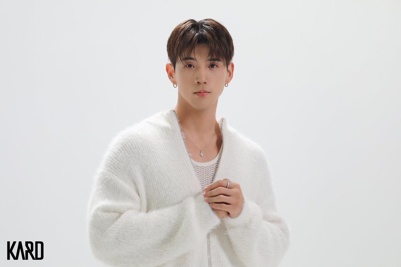 'Detox’ Visualizer Behind