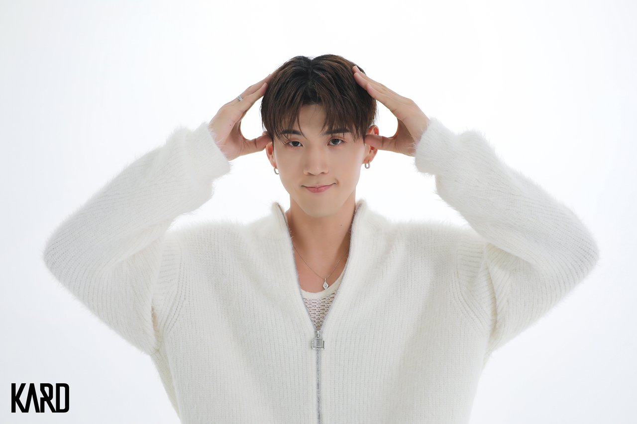 'Detox’ Visualizer Behind