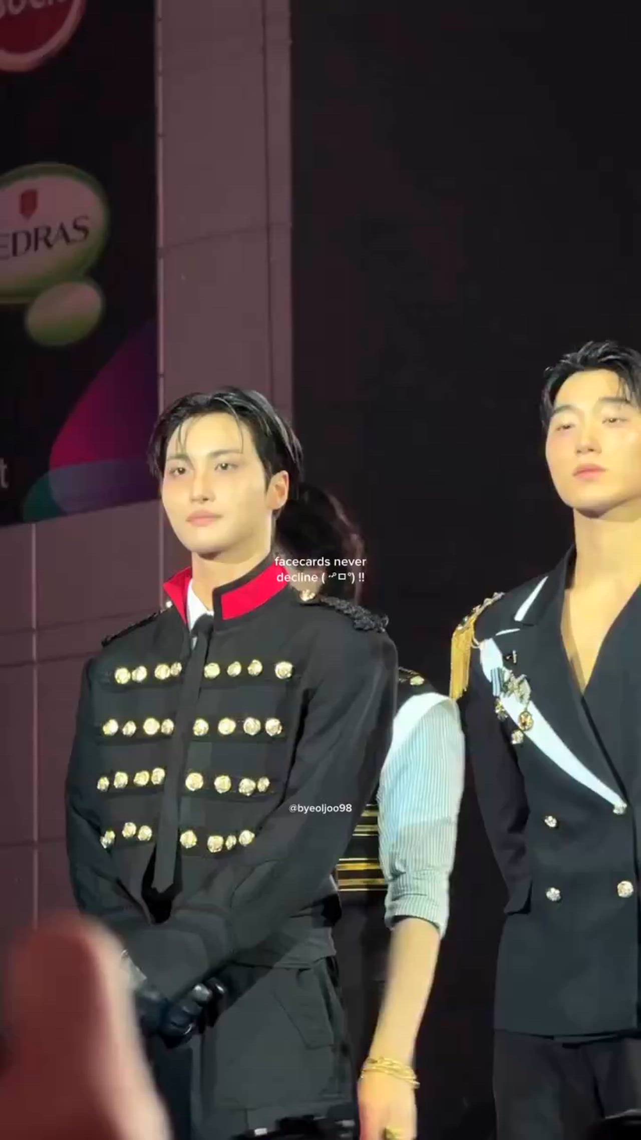 Seonghwa looks so good 😍, look at these big bright eyes(I stopped ...